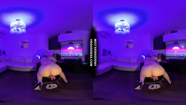 Late Night Striptease Dancer Lea Deep Glass Dildo Masturbation Vr