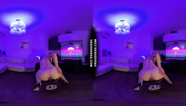 Late Night Striptease Dancer Lea Deep Glass Dildo Masturbation Vr